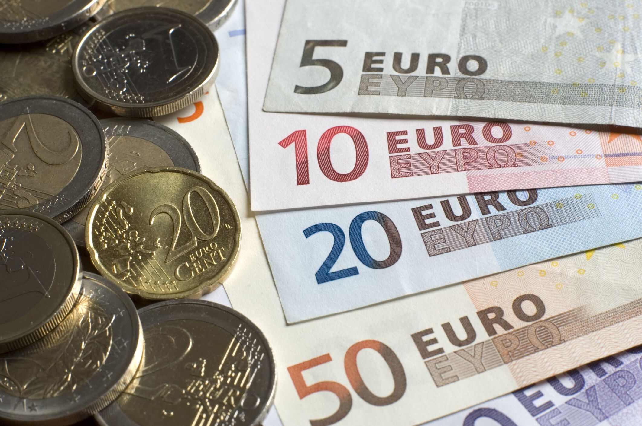 Curs valutar BNR, 18 februarie 2026. Euro și dolarul scad ușor, aurul ...