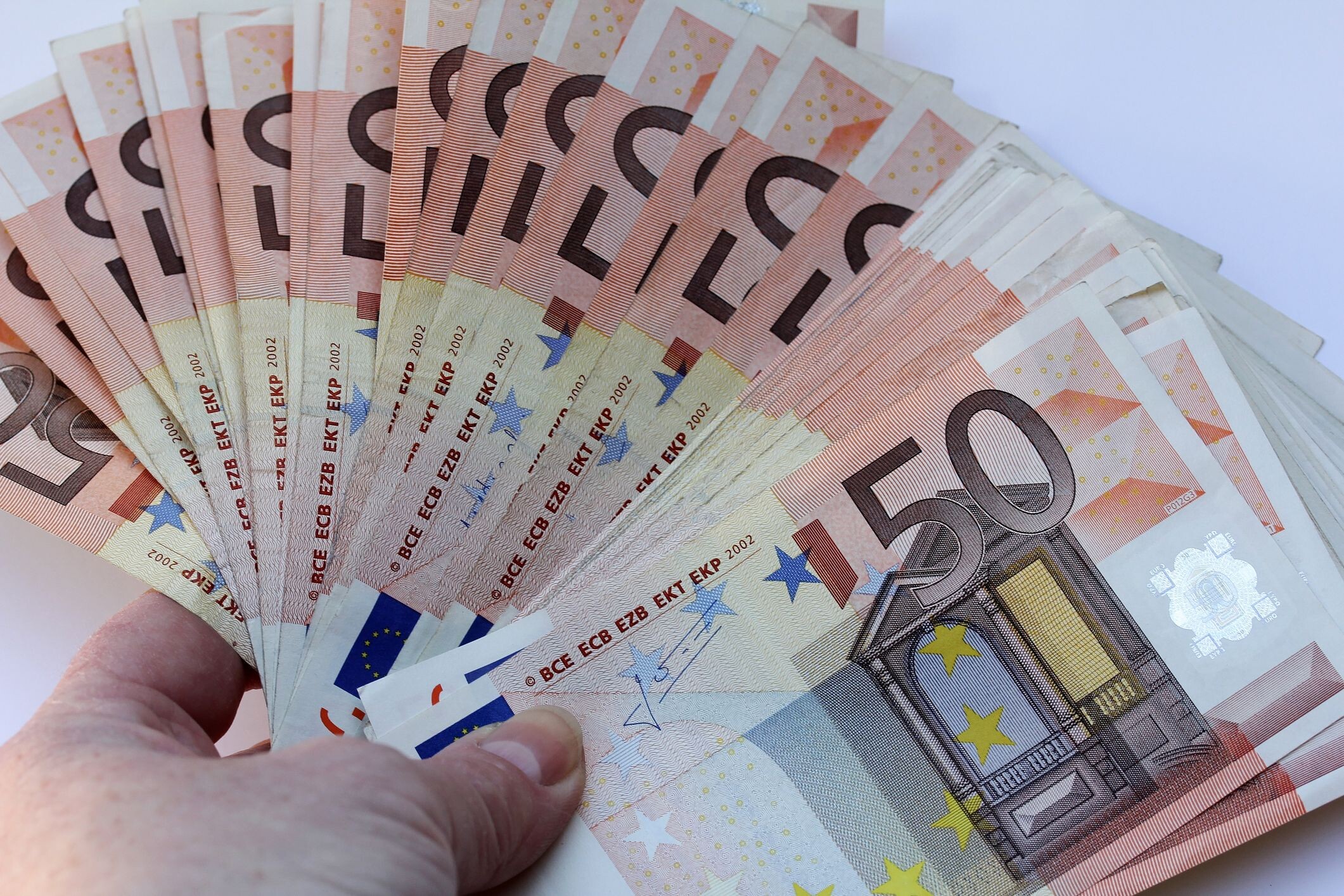 Curs valutar BNR 20 februarie 2026. Euro în creștere, dolarul și aurul ...